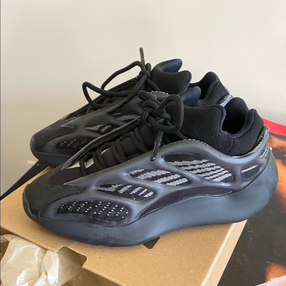 Yeezy 700 - Gem